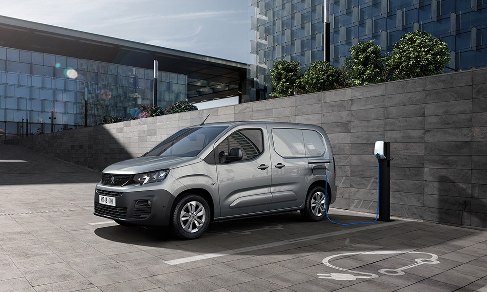Η Peugeot καθιστά ηλεκτρικά και τα επαγγελματικά