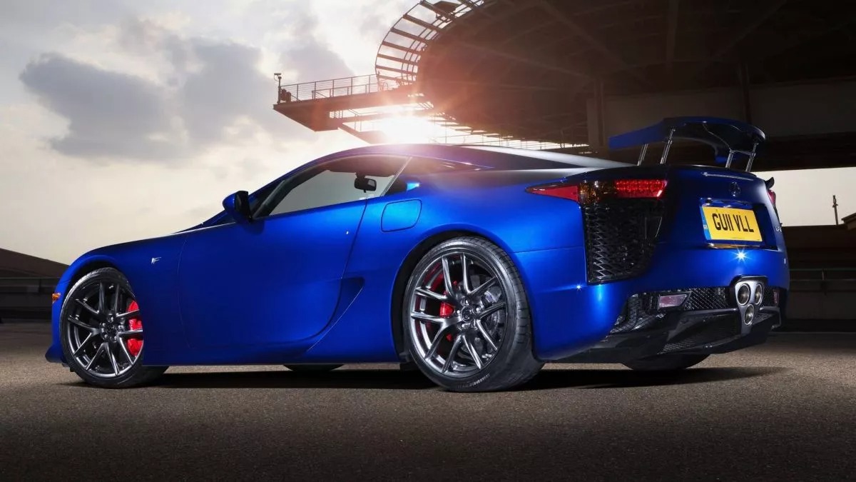 Η Lexus προετοιμάζει τον αντικαταστάτη του LFA