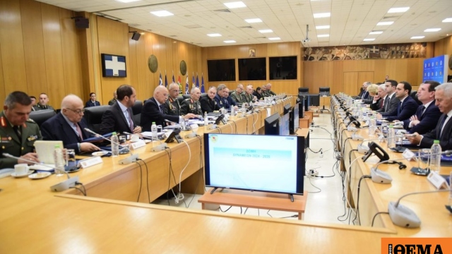 Δένδιας: Παρουσίασε τη νέα δομή των Ενόπλων Δυνάμεων στους εκπροσώπους ...