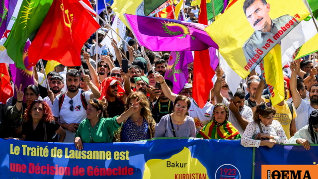 Χιλιάδες Κούρδοι διαδήλωσαν στην Κολωνία για την απελευθέρωση του ...