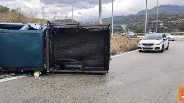 Σοβαρό τροχαίο με εγκλωβισμό οδηγού στην Καμαρούλα Αιτωλοακαρνανίας