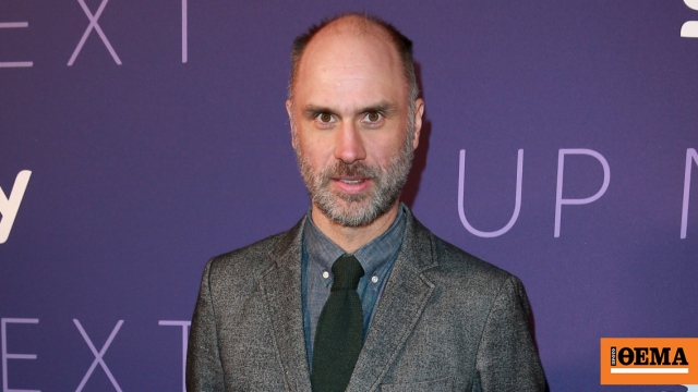 Τζέσι 'Αρμστρονγκ: Ο δημιουργός του «Succession» επιστρέφει στον ...