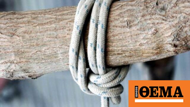 Βρήκε το γιο του κρεμασμένο