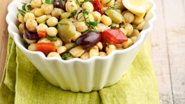 Η συνταγή της ημέρας από το Olive: Ρεβυθοσαλάτα