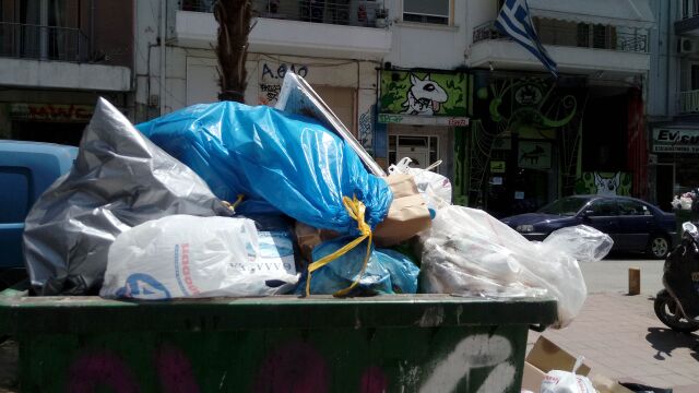 Καλοκαίρι με τα σκουπίδια στους δρόμους; Άρχισαν τα πρώτα προβλήματα ...