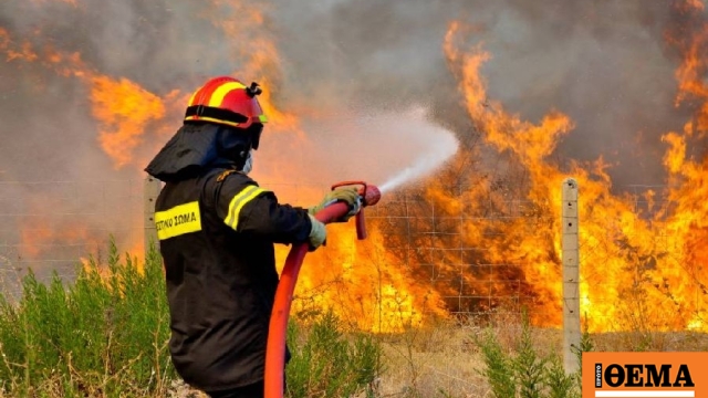 Μεγάλη φωτιά στη Βόνιτσα: Ενισχύονται οι δυνάμεις της Πυροσβεστικής ...