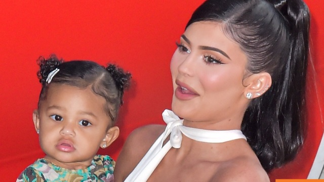 Η Stormi συμμετέχει στη δημιουργία της νέας συλλογής μακιγιάζ των Kylie ...