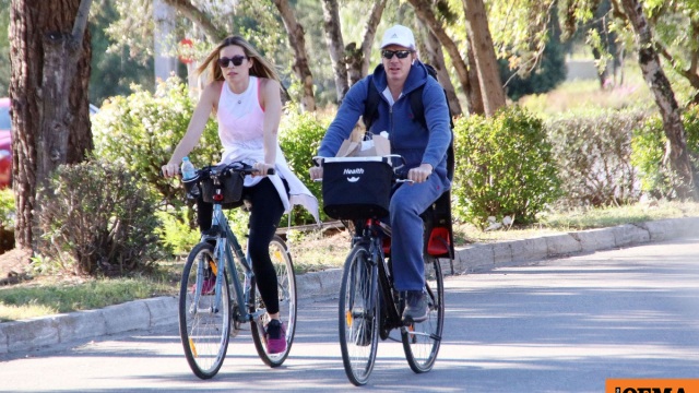 Το ποδηλατικό στυλ της Μαριέττας Χρουσαλά και του Λέοντα Πατίτσα ...