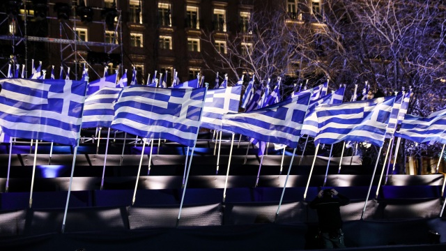 25η Μαρτίου: Εντυπωσιακές εικόνες με 200 σημαίες που κυματίζουν στο ...