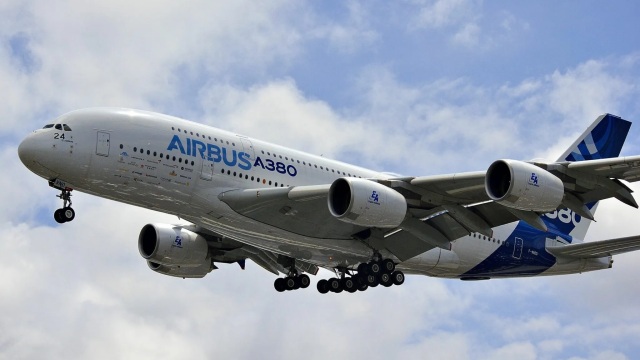 Love is in the Air: Το τελευταίο superjumbo A380 της Airbus σχηματίζει ...
