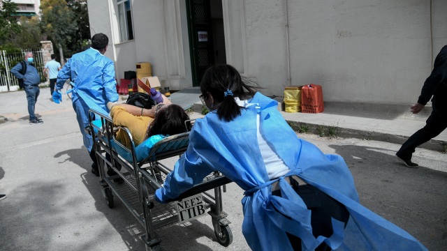 «Έμφραγμα» στο ΕΣΥ λόγω έλλειψης τραυματιοφορέων: Πάνω από το 55% των ...