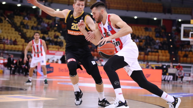 Basket League, Ολυμπιακός - ΑΕΚ 111-71: Τρίποντη νίκη με διαστημικό μπάσκετ