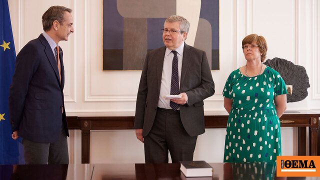 Η ελληνική ιθαγένεια στον καθηγητή Kevin Featherstone - Ειδική τελετή ...