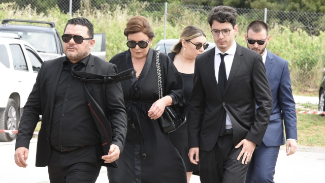 Με το «τελευταίο βράδυ μου» του Καζαντζίδη αποχαιρέτησαν τον Θεόδωρο ...