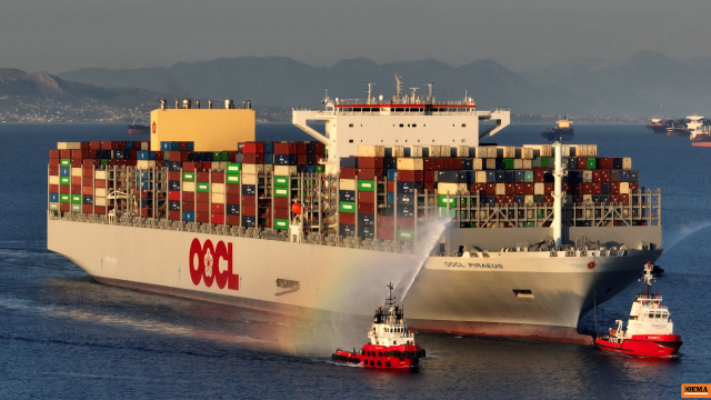 «OOCL Piraeus»: Έδεσε στο Νέο Ικόνιο ένα από τα μεγαλύτερα container ...