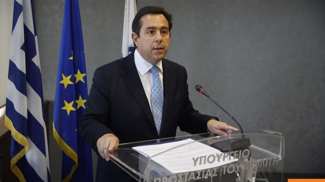 Νότης Μηταράκης: Εντολή για επανεκπαίδευση αστυνομικών στα πρωτόκολλα ...