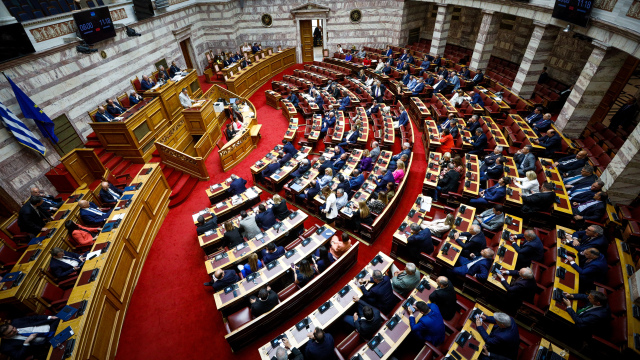 Βουλή: Η νέα σύνθεση έχει 83 δικηγόρους και 40 γιατρούς - Δείτε όλα τα ...