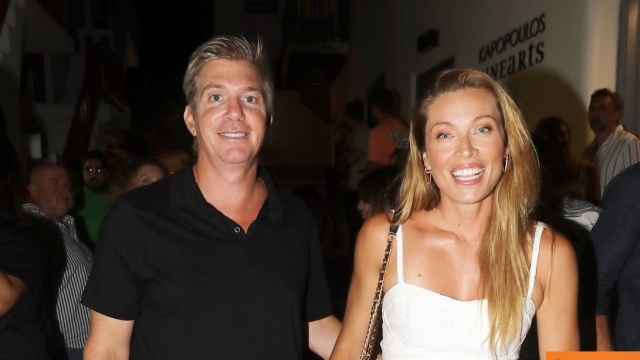 Μαριέττα Χρουσαλά - Λέων Πατίτσας: Η χαλαρή εμφάνιση του ζευγαριού στη ...