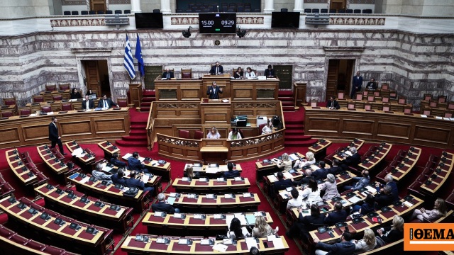 Βουλή: «Μαλλιά κουβάρια» τα κόμματα της αντιπολίτευσης για ΕΣΡ και ΑΔΑΕ