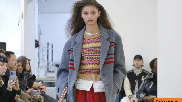 8 «ugly» Christmas sweaters για τη φετινή εορταστική σεζόν
