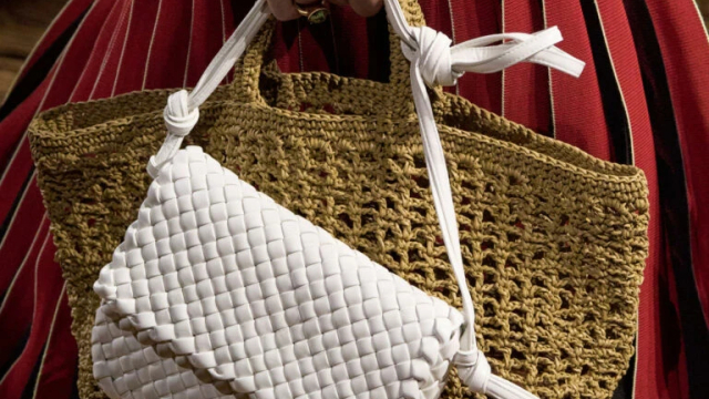 8 τάσεις στις τσάντες για την άνοιξη 2024