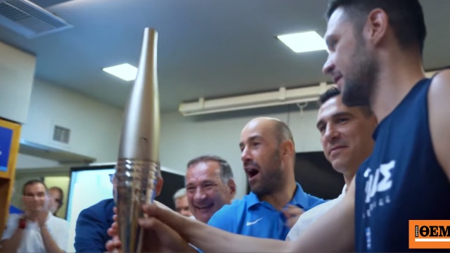 Τρελό πάρτι στα αποδυτήρια της Εθνικής μετά την προκριση στους ...