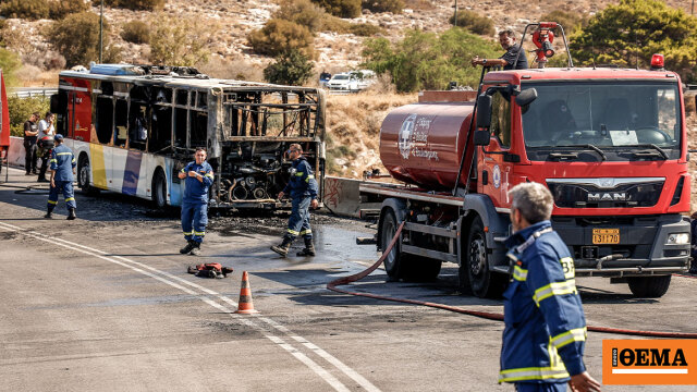 Φωτιά σε λεωφορείο στη Λεωφόρο Ποσειδώνος, στο ύψος της Βουλιαγμένης