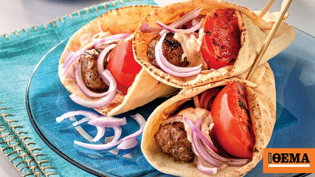 Αραβική με κεμπάπ και sauce τυριού