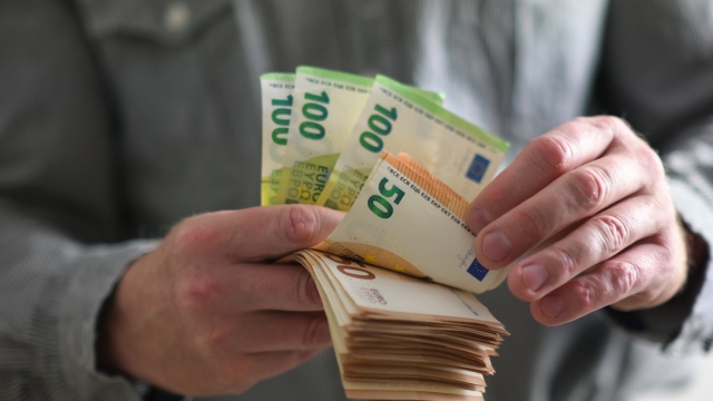 Επιδόματα: Κέρδος έως 300 εκατ. ευρώ τον χρόνο για τα κρατικά ταμεία με ...