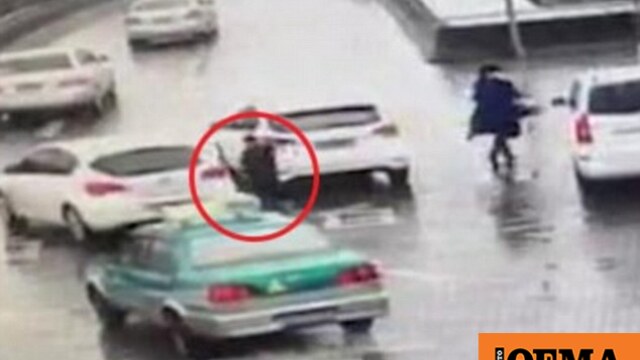 Μητέρα «ξέχασε» το γιο της έξω από το αυτοκίνητο και αυτός έτρεχε στους ...