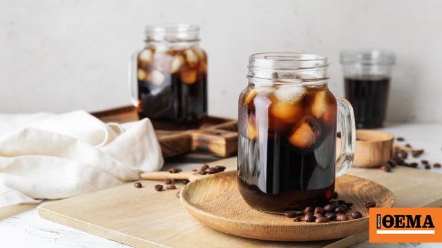 10 cold brew καφέδες, βοτανικά ροφήματα και αλκοολούχα ποτά