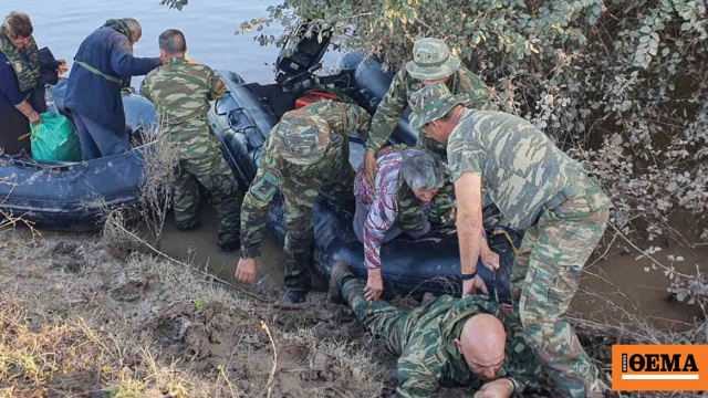Ποιος ειναι ο πεζοναύτης που ξάπλωσε στις λάσπες για να περάσουν πάνω ...
