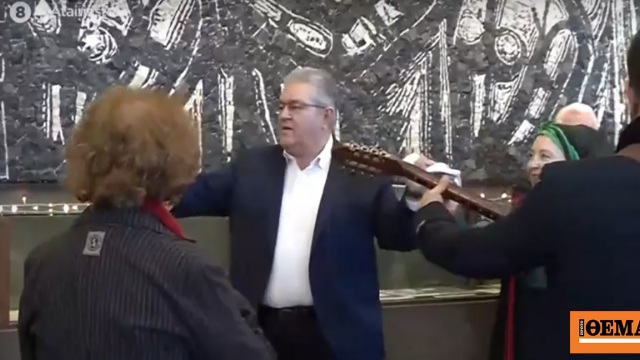 Δημήτρης Κουτσούμπας: Μετά τα κάλαντα, το έριξε στο τσάμικο - Δείτε βίντεο
