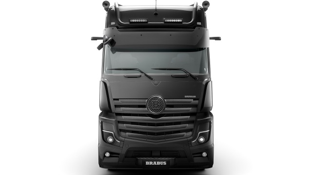 To αυτοκινούμενο της Brabus τα σπάει