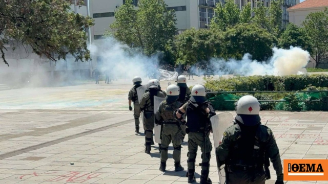 ΑΠΘ: Αποχώρησαν τα ΜΑΤ από το Στέκι Φυσικού μετά τα επεισόδια με πέτρες ...