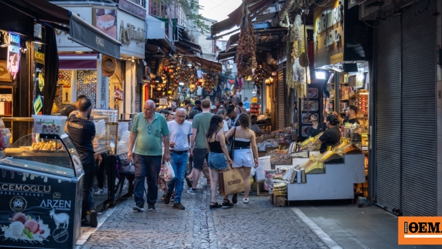 Οι Τούρκοι έρχονται Ελλάδα για ψώνια: «Εδώ το λάδι το βρίσκω στη μισή ...