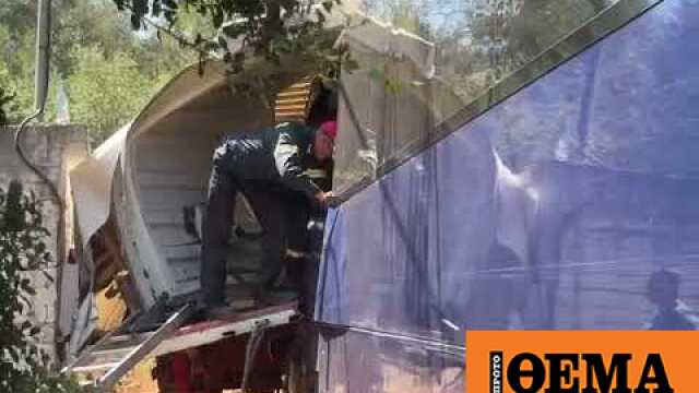 WebTV - Η στιγμή του απεγκλωβισμού της μητερας και του παιδιού