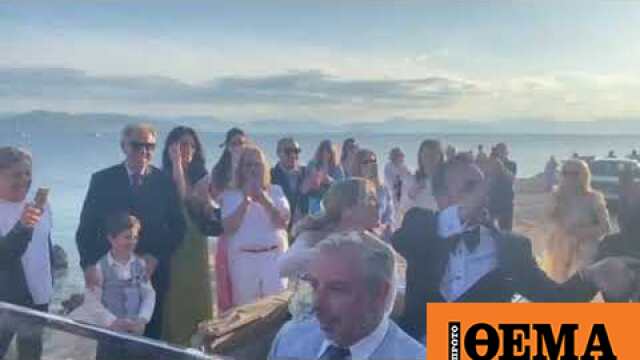 WebTV - Σχόλιο Μουζουράκη για το ποίημα στους Δημοσιογράφους