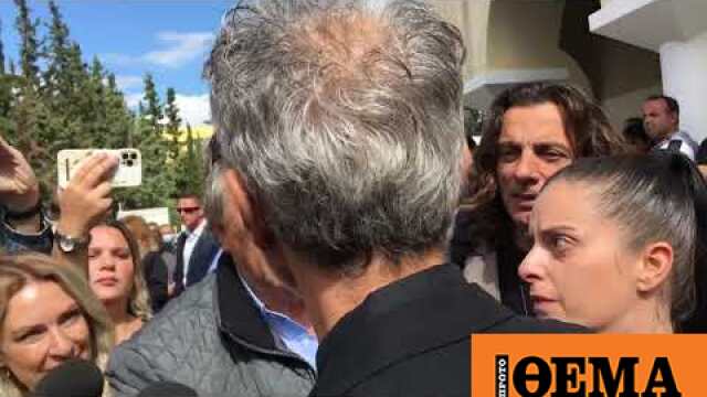 WebTV - Ο γιος του Σταμάτη Κόκοτα συγκινημένος ευχαριστεί τον κόσμο και ...